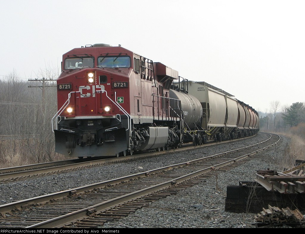 CP 8721 at Spicer Siding